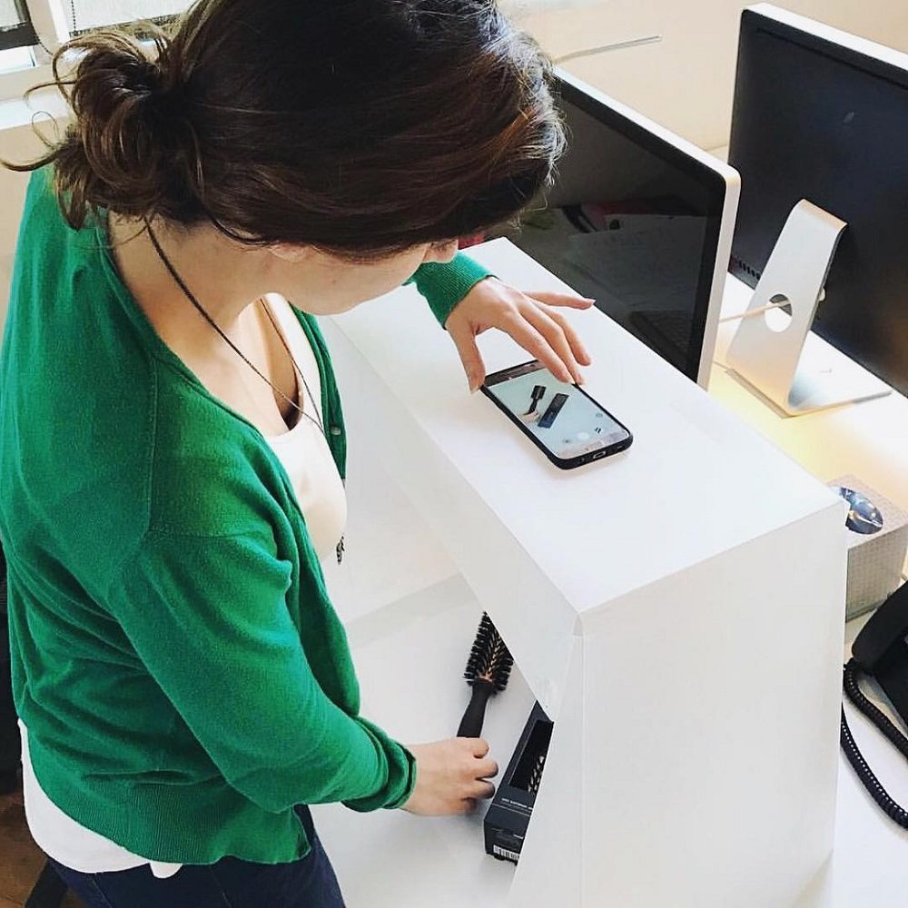 Lightcase Smartphone Pop Up Photo Studio | Key Features, Price ...