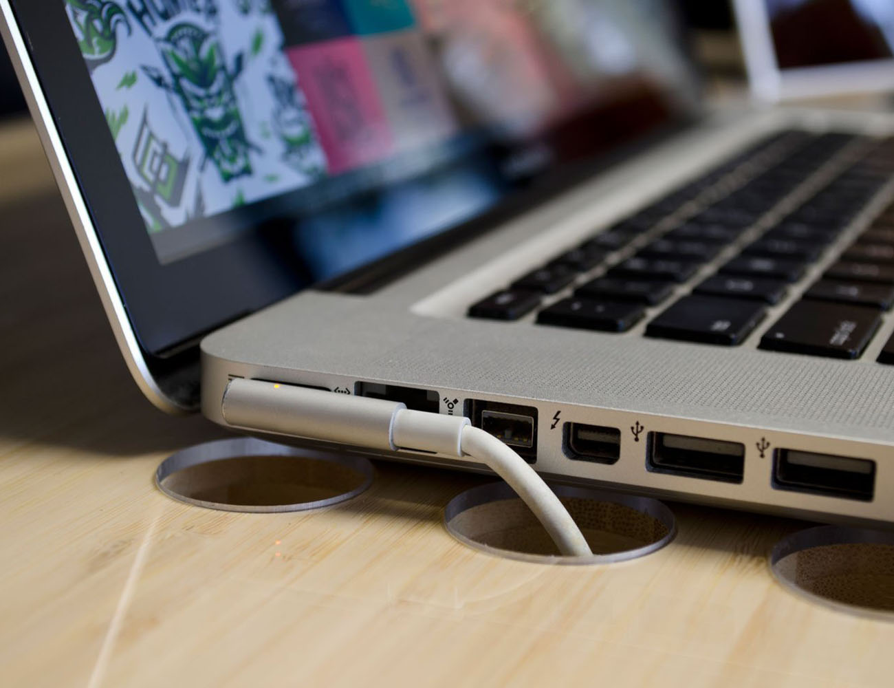 SlatePro Personal TechDesk | Key Features, Price & Alternatives