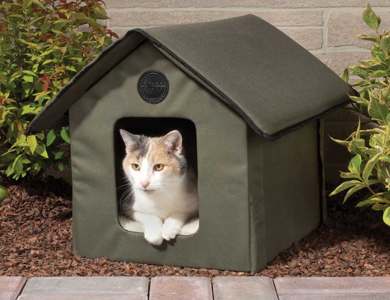 Outdoor Kitty House - Heated and Water-Resistant Version