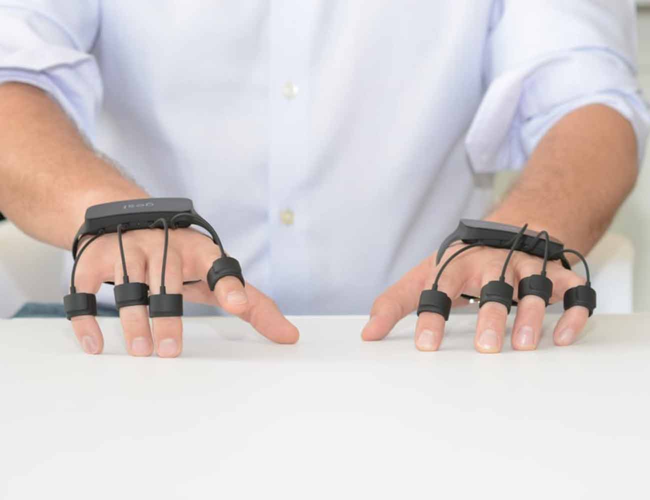 Gest – The Gesture Controlled Wearable | Key Features, Price & Alternatives