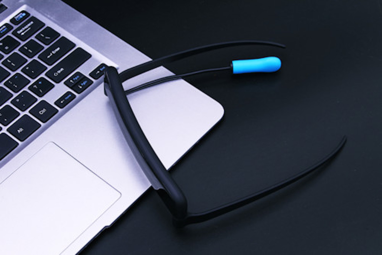 GlassOuse Hands-Free Assistive Device | Key Features, Price & Alternatives