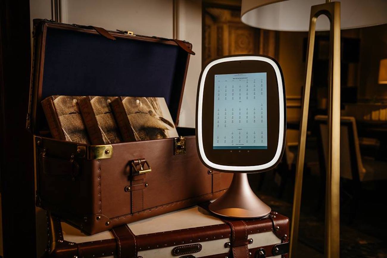 Frednology Allure Smart Makeup Mirror | Key Features, Price & Alternatives