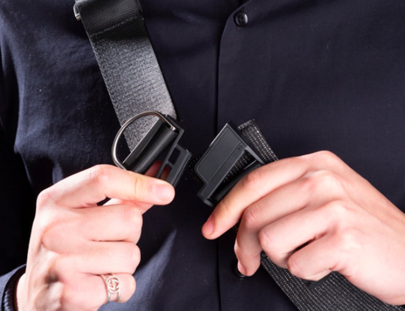 ALPAKA Air Sling Cut-Proof Sling Bag | Key Features, Price & Alternatives