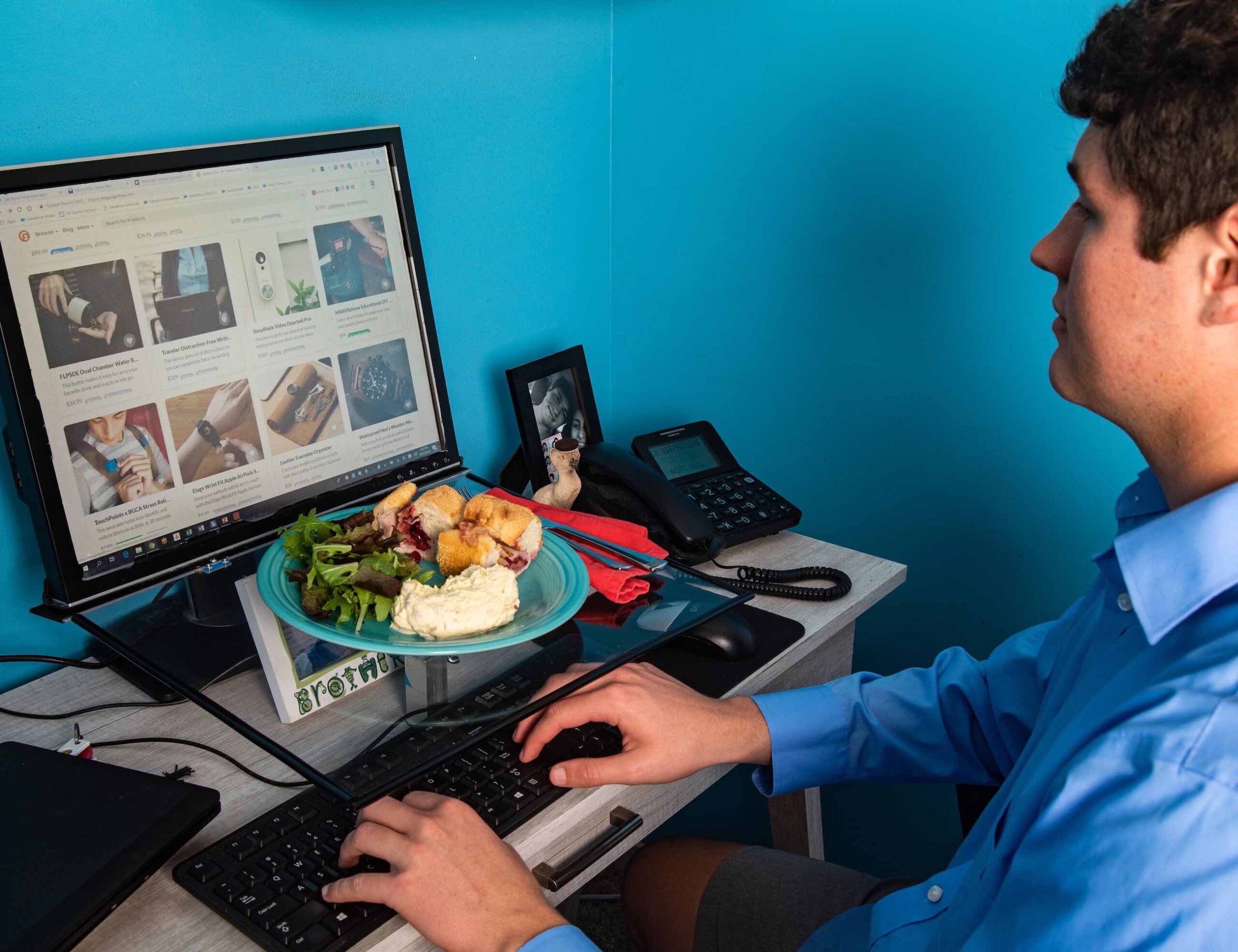 Monitray Monitor Food Tray | Key Features, Price & Alternatives