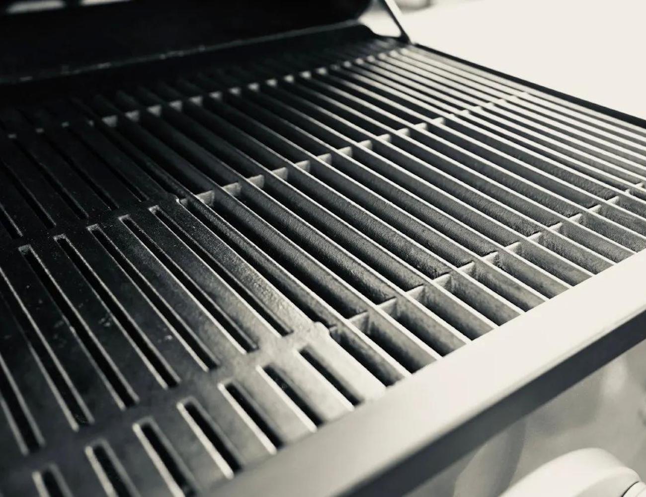 This Freestanding Grill Has a Patented Firewheel to Adjust Fire Height