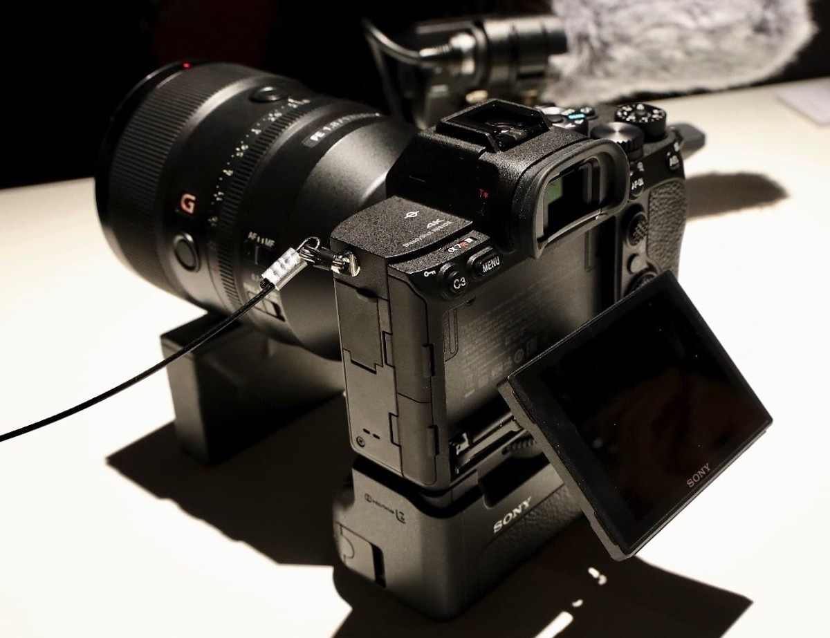 A Sony 61-Megapixel Mirrorless Camera with Real-Time Eye AF for Video