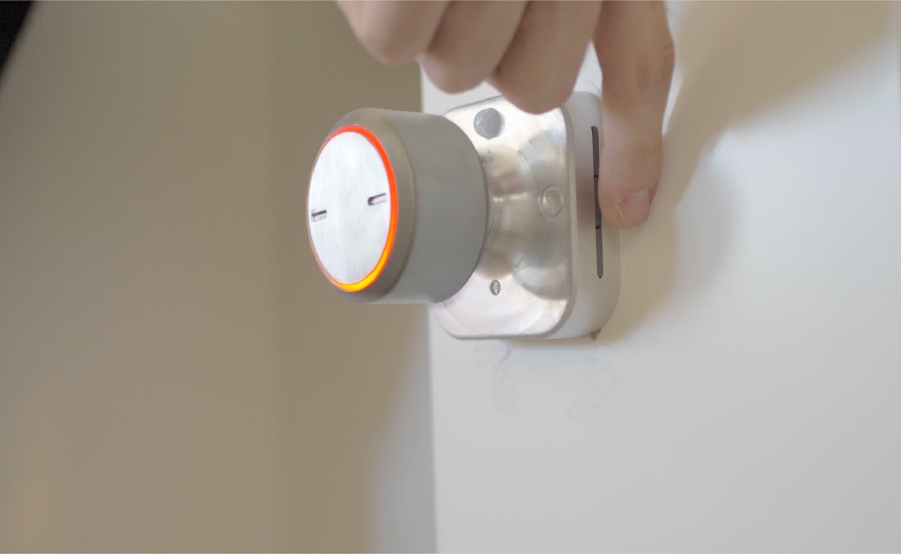 This Smart Doorknob Helps You Find Your Way In The Dark