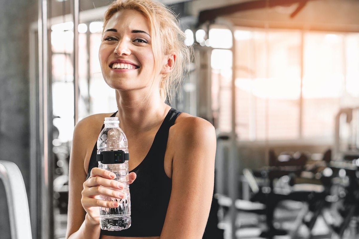 This Hydration Reminder Device Ensures You Drink Enough Water