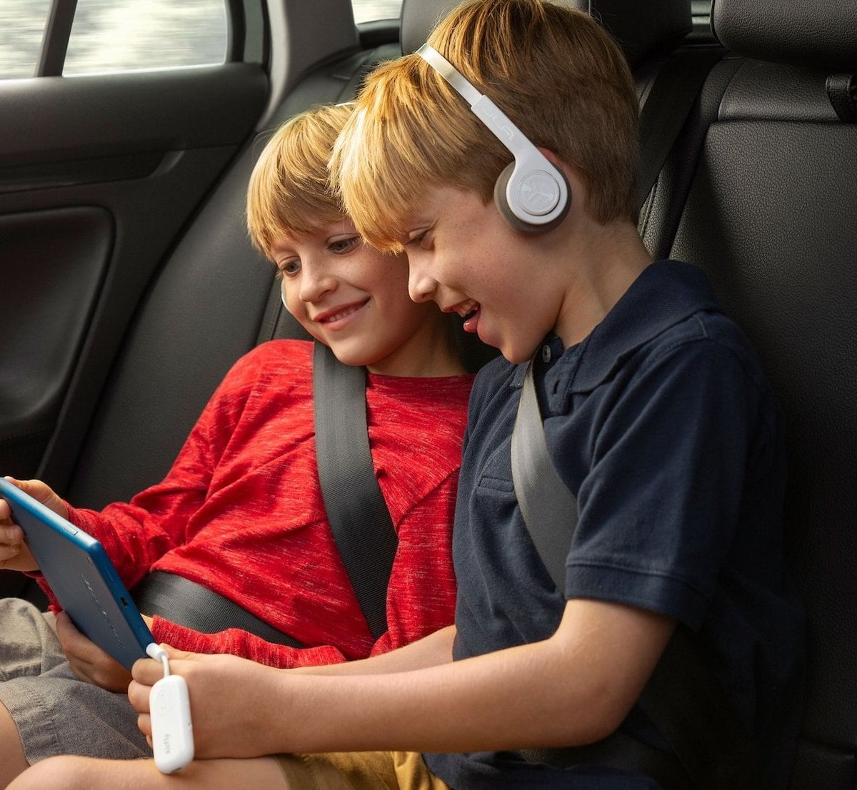 This Bluetooth Transmitter Creates a Wireless Connection