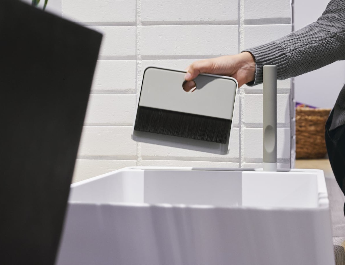 This All-in-One Recycled Litter Box Keeps It All Together