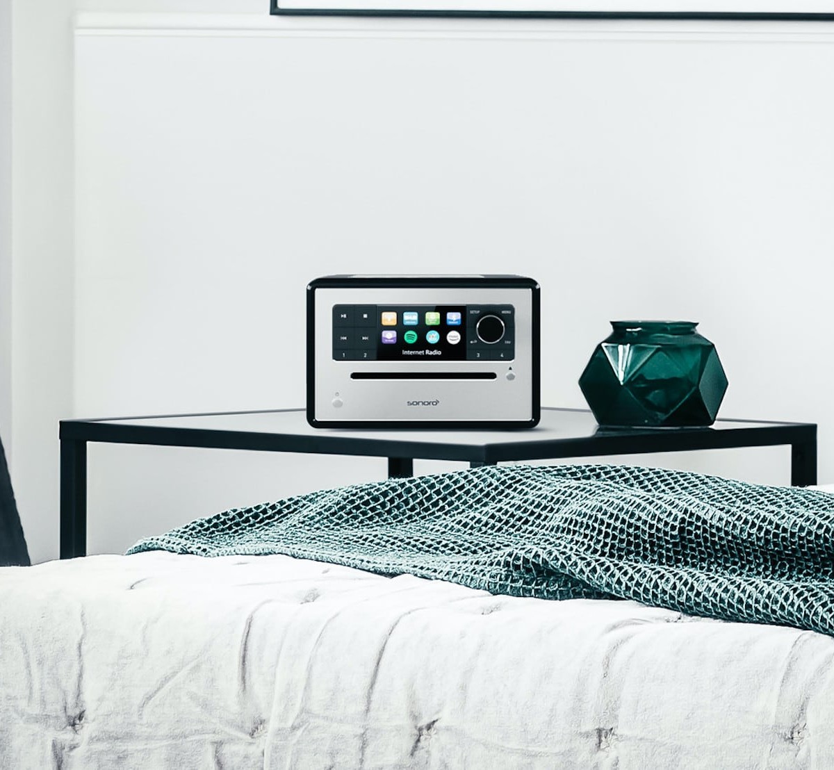 This Compact Internet Radio Distributes 360º Sound