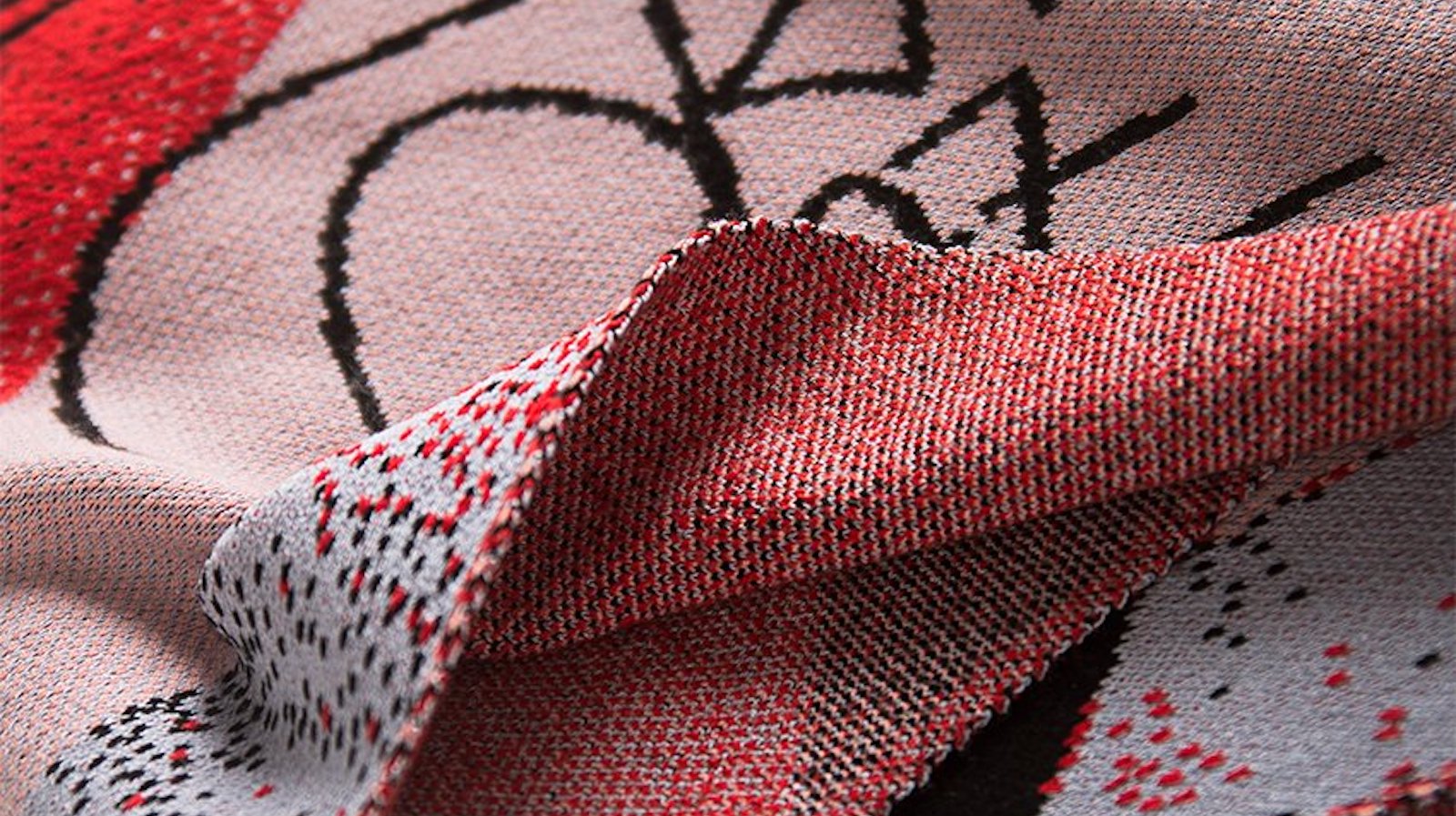 These High-Quality Knitted Garments Incorporate European Art