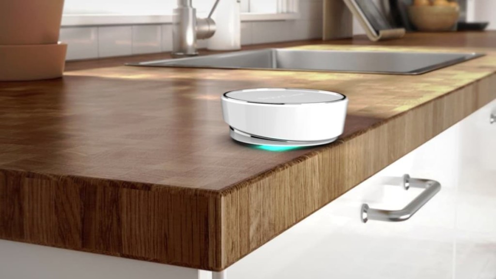 This sanitizing robot kills 99.9% of germs and viruses on any surface ...