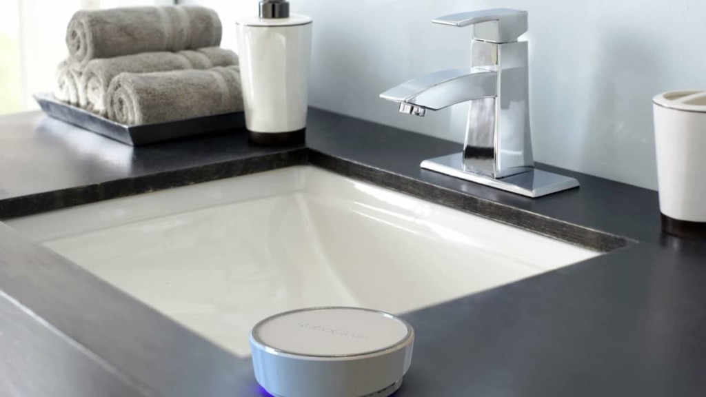 This sanitizing robot kills 99.9% of germs and viruses on any surface ...