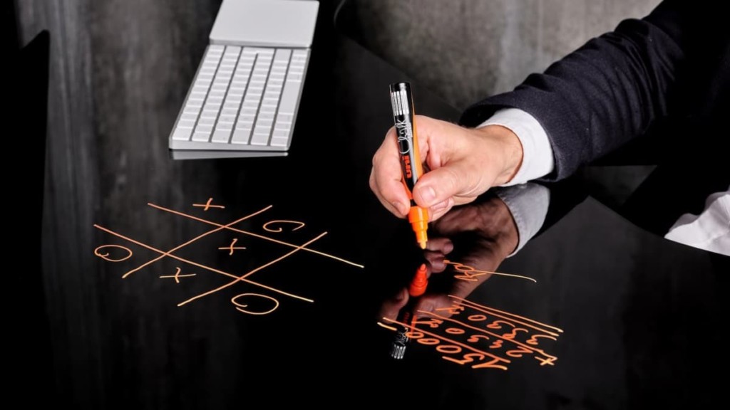 This smart desk has everything you need to stay healthy at work ...