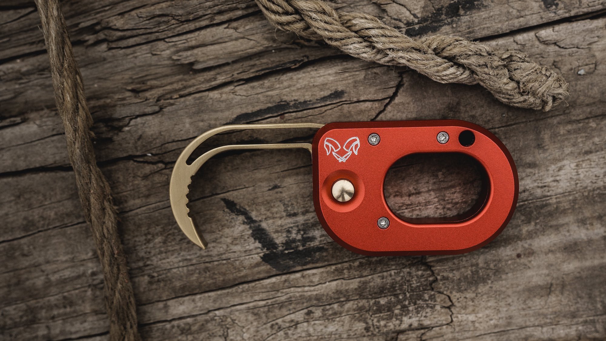 This Safe Hygiene Tool Has a Hook that Folds Up for Storage