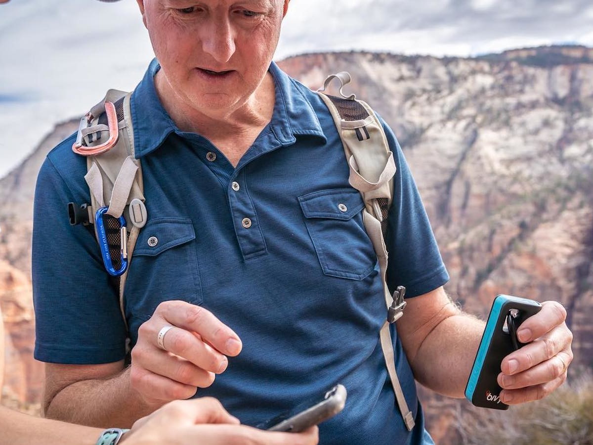 Bivy Stick Blue satellite communicator device sends your location easily