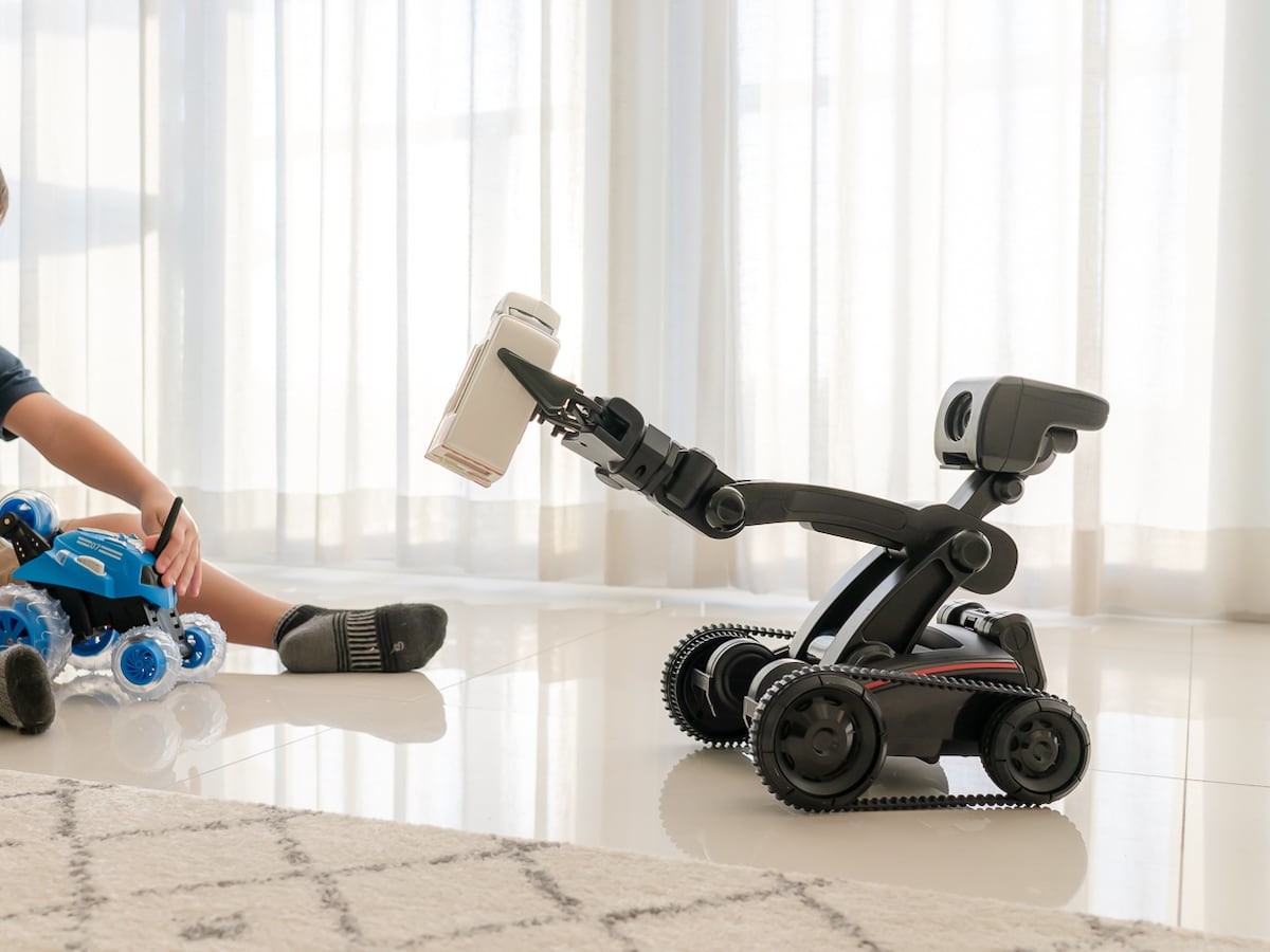 This Trainable Robot Teaches Children How to Code