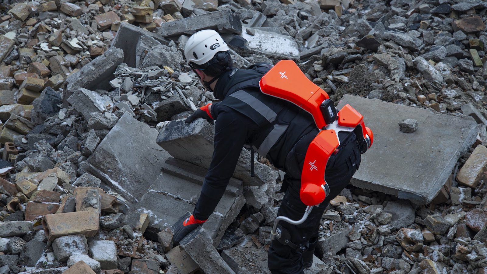 German Bionic CrayX 4th Generation skeleton support protects your back ...