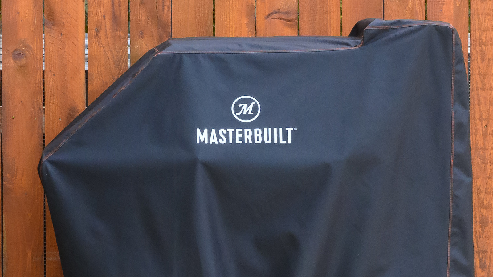 This Masterbuilt barbecue cover is water resistant | Key Features ...