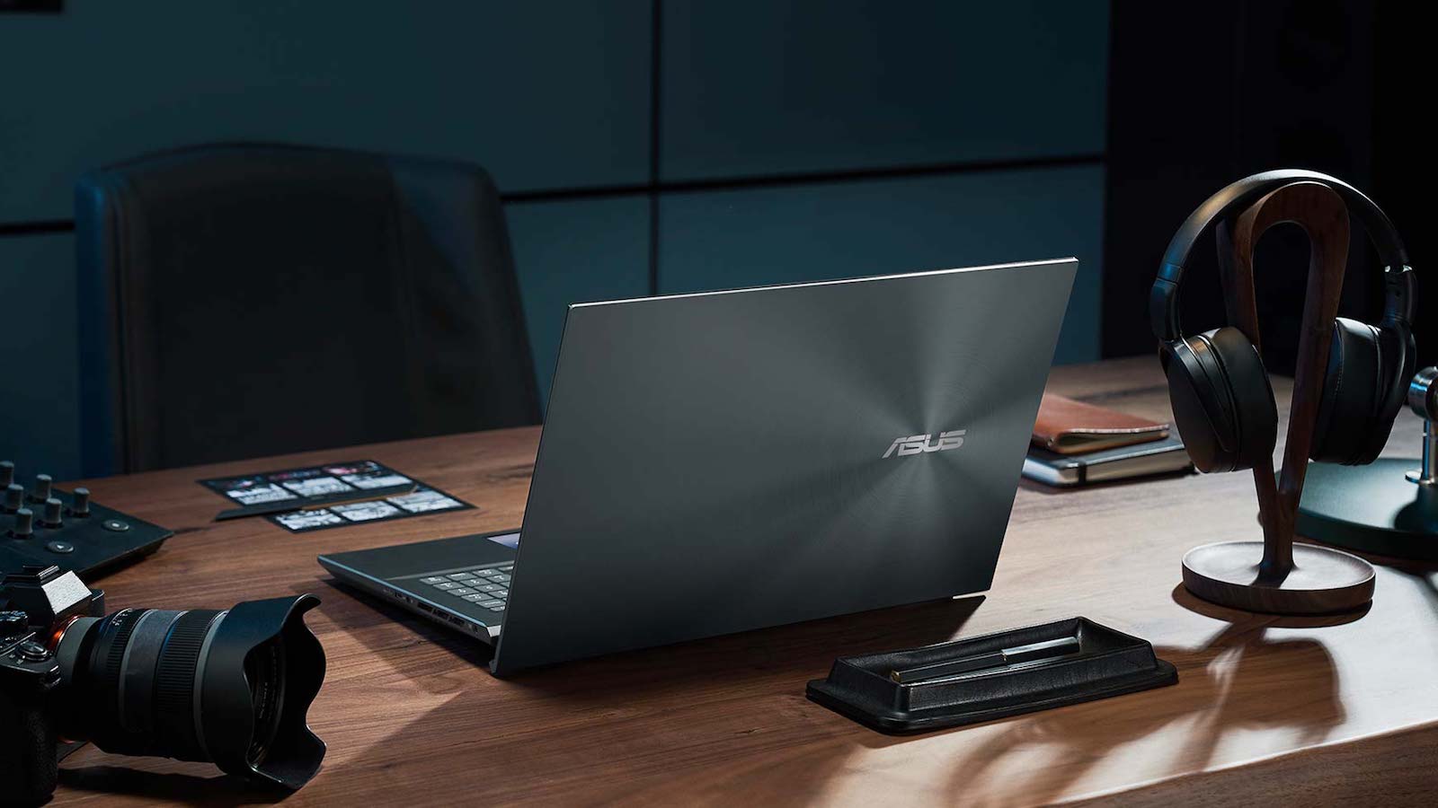 ASUS ZenBook Pro 15 UX535 creative laptop has a 4K UHD OLED touchscreen ...