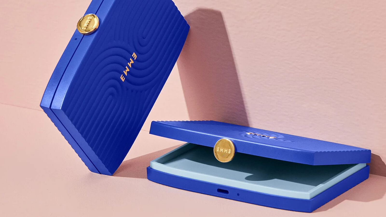 Emme Smart Case birth control holder helps you miss fewer pills and ...