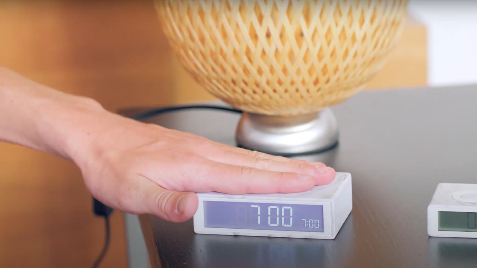 Lexon Flip+ LCD alarm clock has a reversible display | Key Features ...
