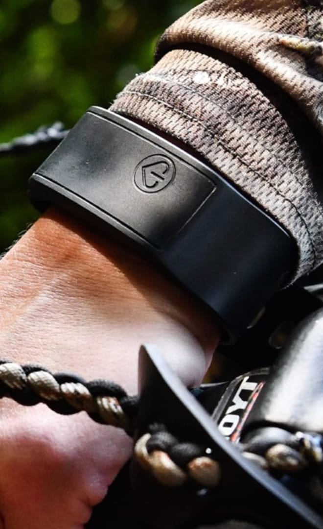 SOS Band global personal alert wearable shares your location in ...