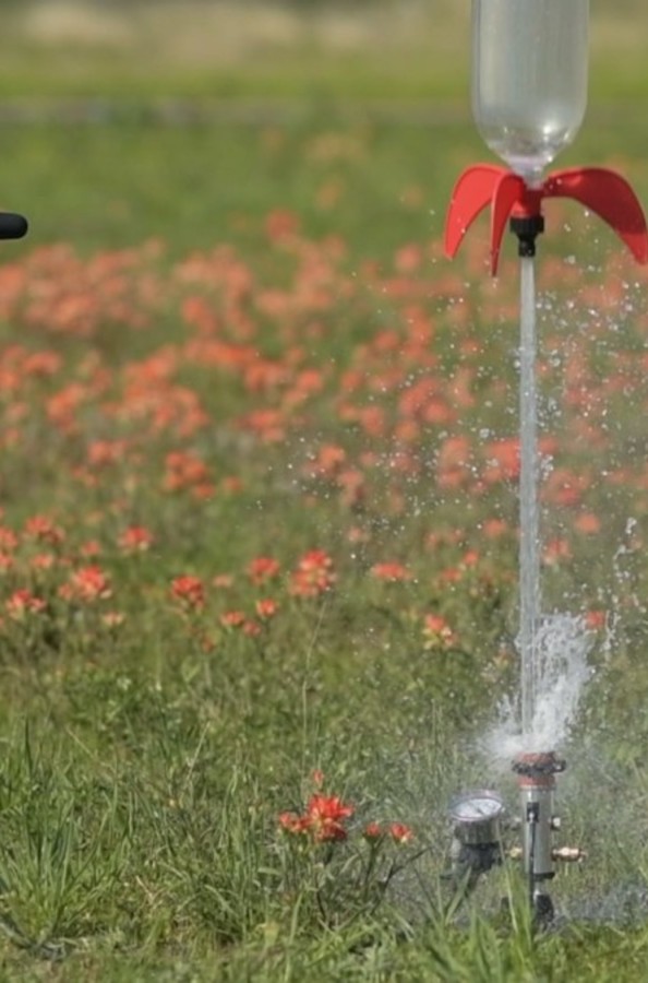 This cool water rocket launcher is a great way to have fun » Gadget Flow