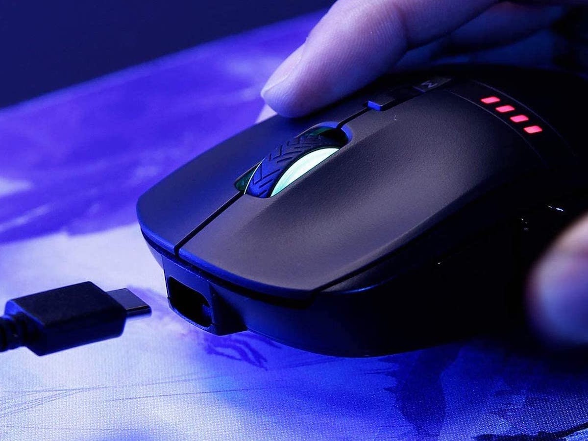 Acer Predator Cestus 350 wireless gaming mouse lets you move with ...