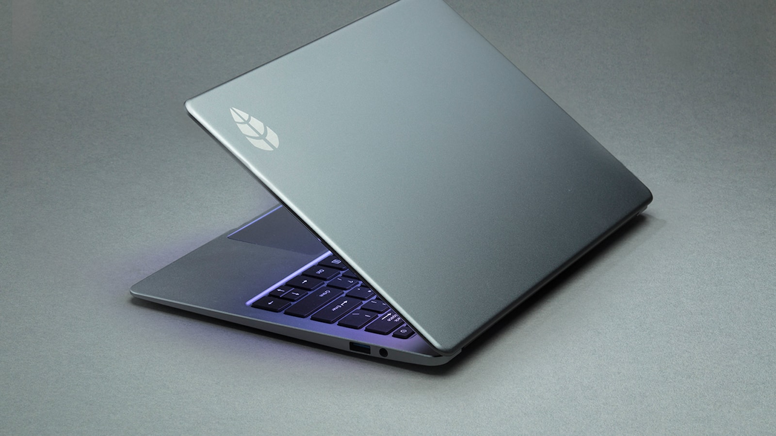 LEEF ultralight laptop gets its power from your phone | Key Features ...