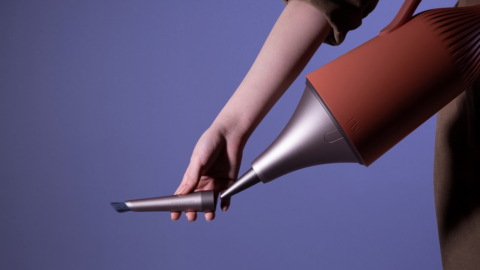 VASE steam cleaner blends a functional gadget with a beautiful design ...