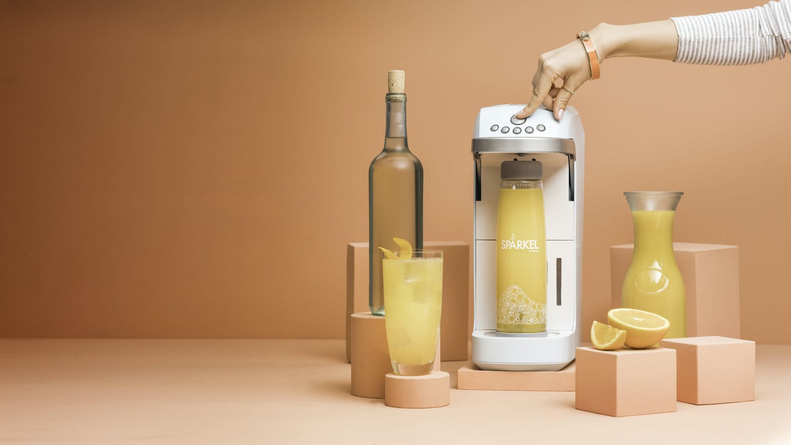 Spärkel Beverage System makes a sparkling bottle of water in 90 seconds ...