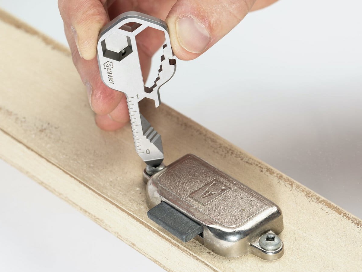 Geekey compact multitool combines 16 everyday common tools into one ...