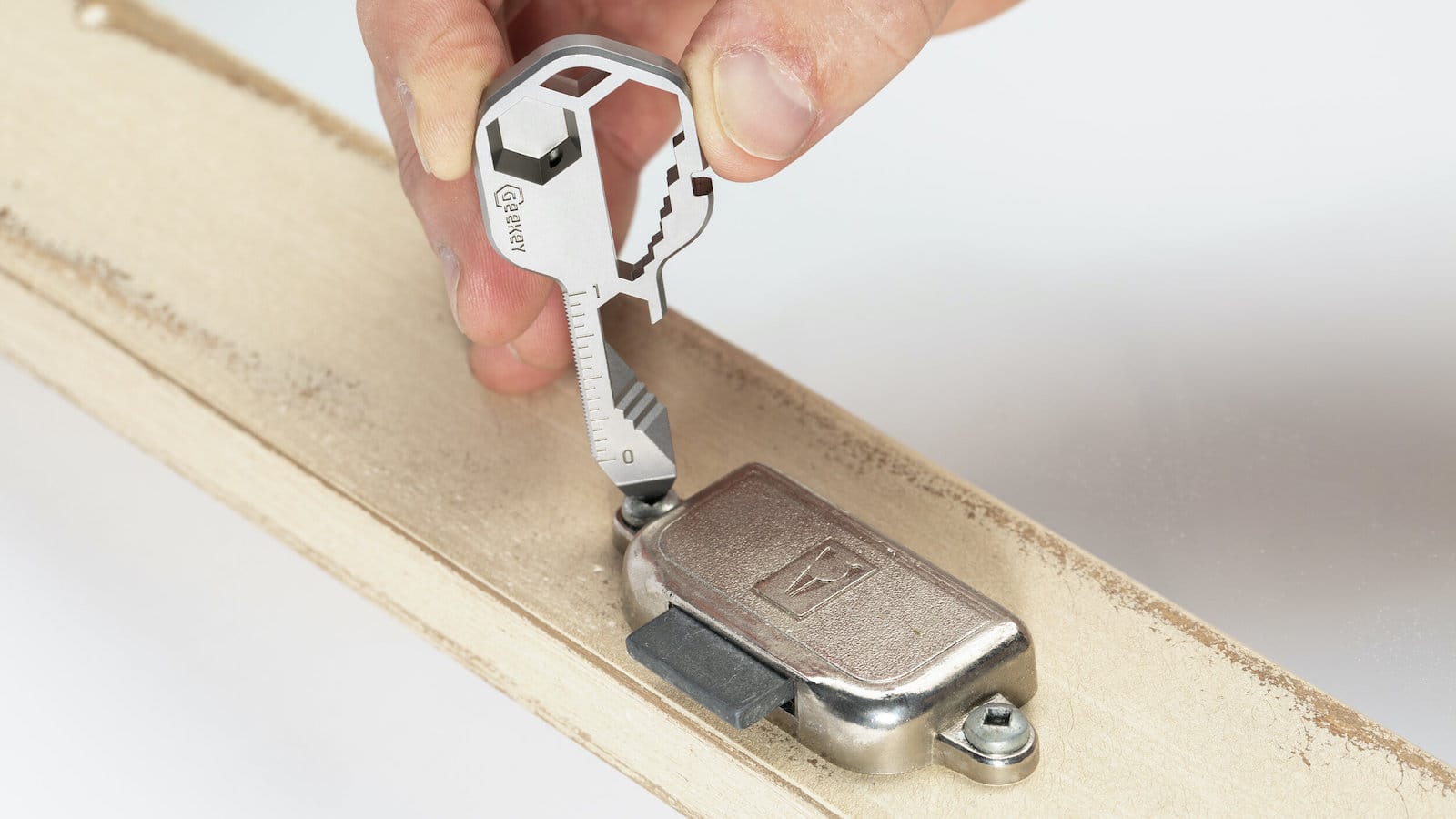 Geekey compact multitool combines 16 everyday common tools into one ...