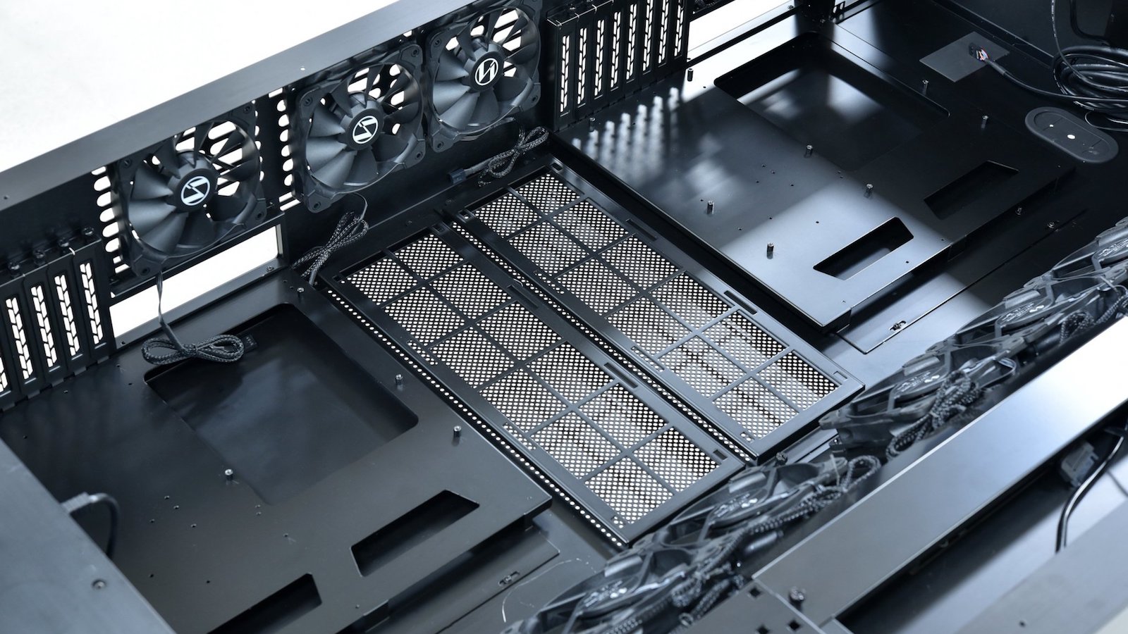 Lian Li DK-05F & DK-04F gaming desks allow you to gaze at the tech ...