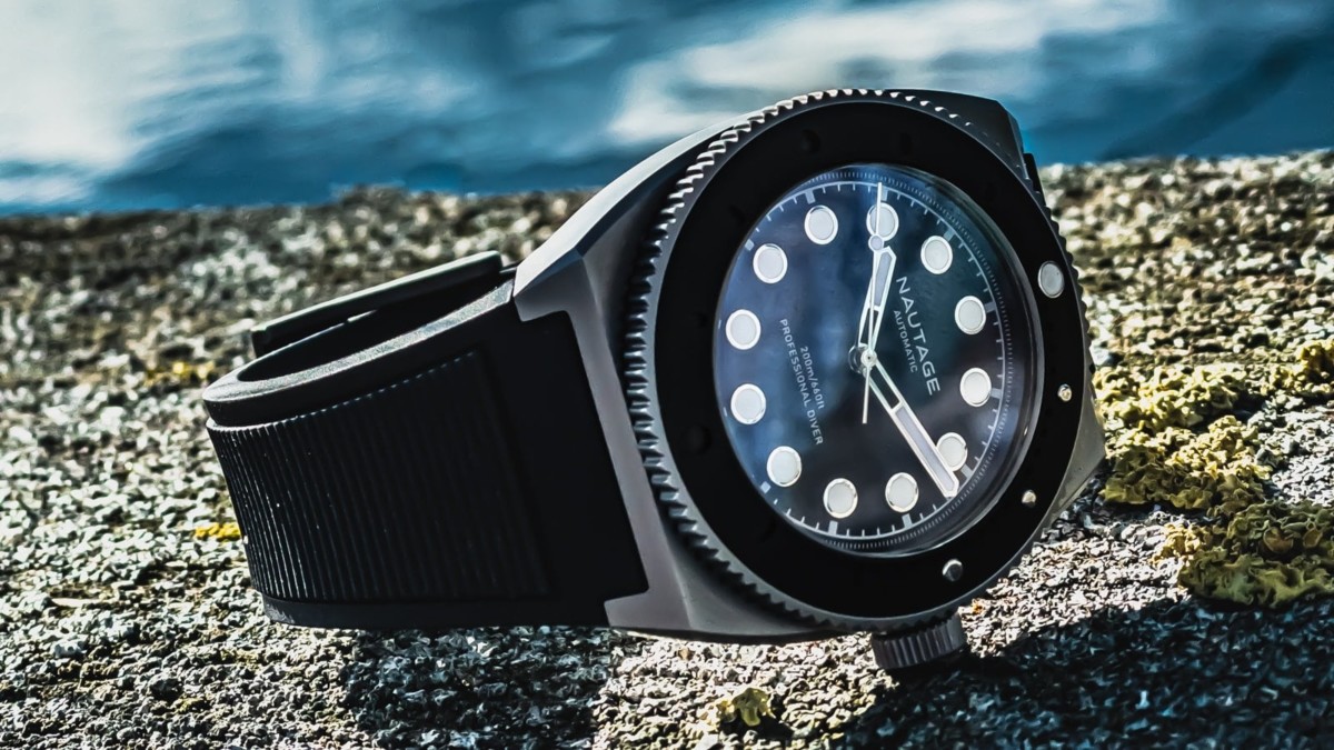This luxury automatic watch is one you can wear in the sea — Gadget Flow