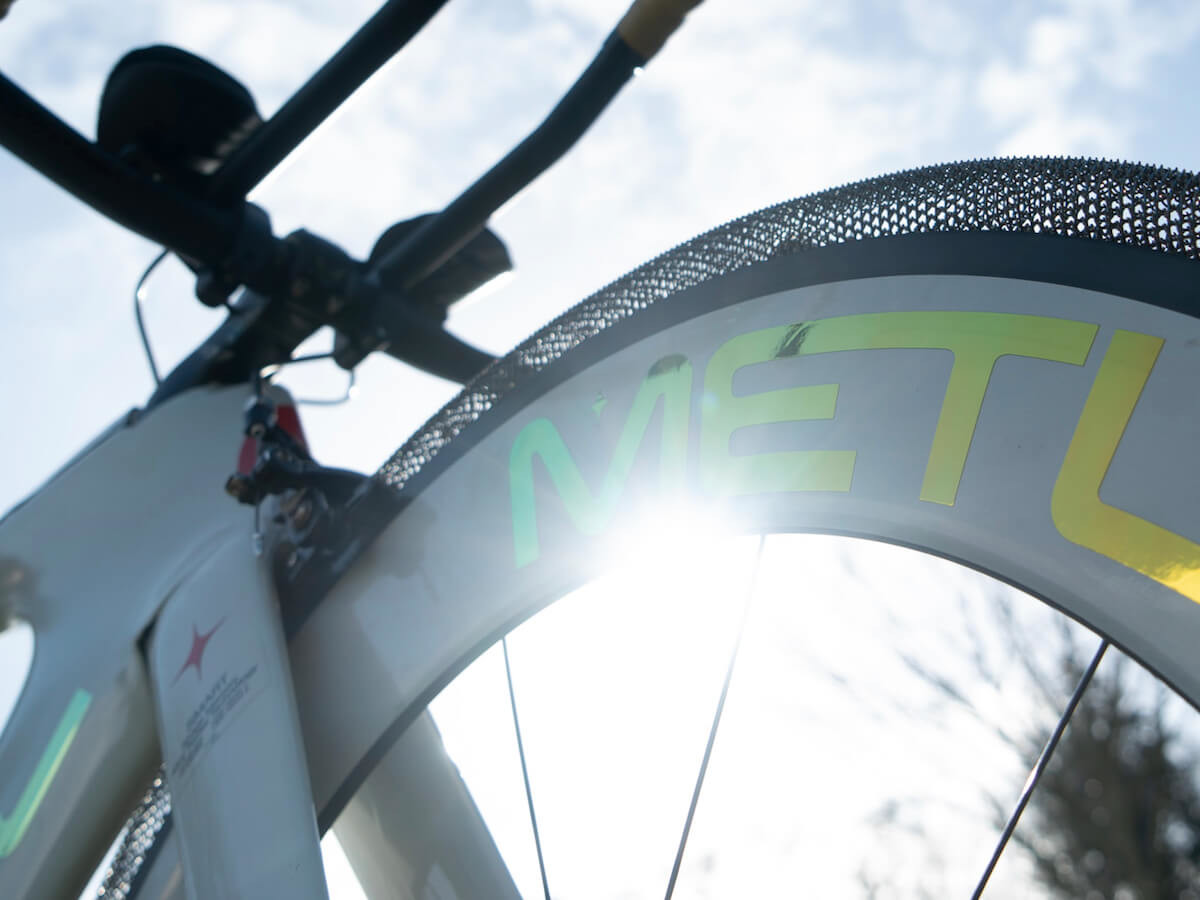 METL pneumatic smart bike tire holds its shape without ever going flat ...