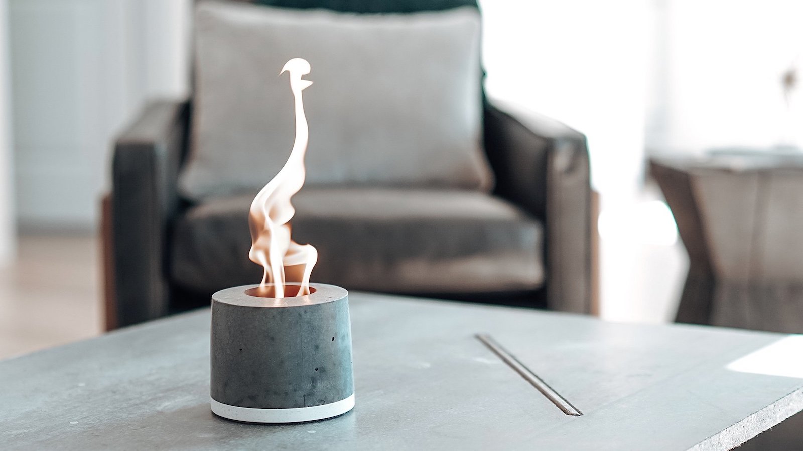 IntoConcrete FLÎKR Fire2 portable fireplace creates ambience and allows ...