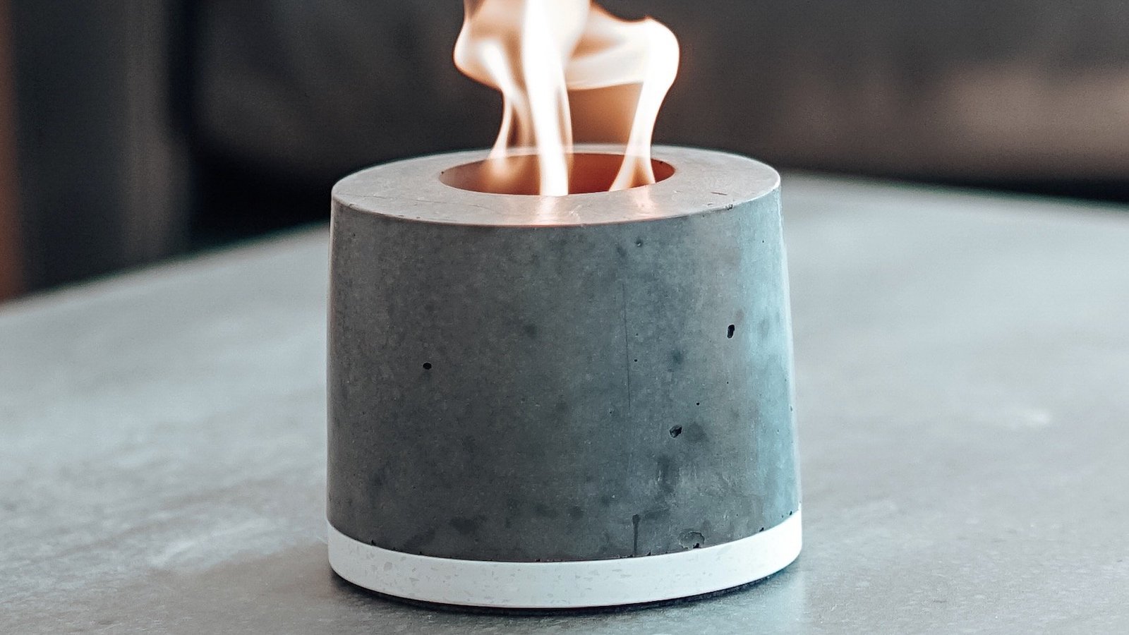 IntoConcrete FLÎKR Fire2 portable fireplace creates ambience and allows ...