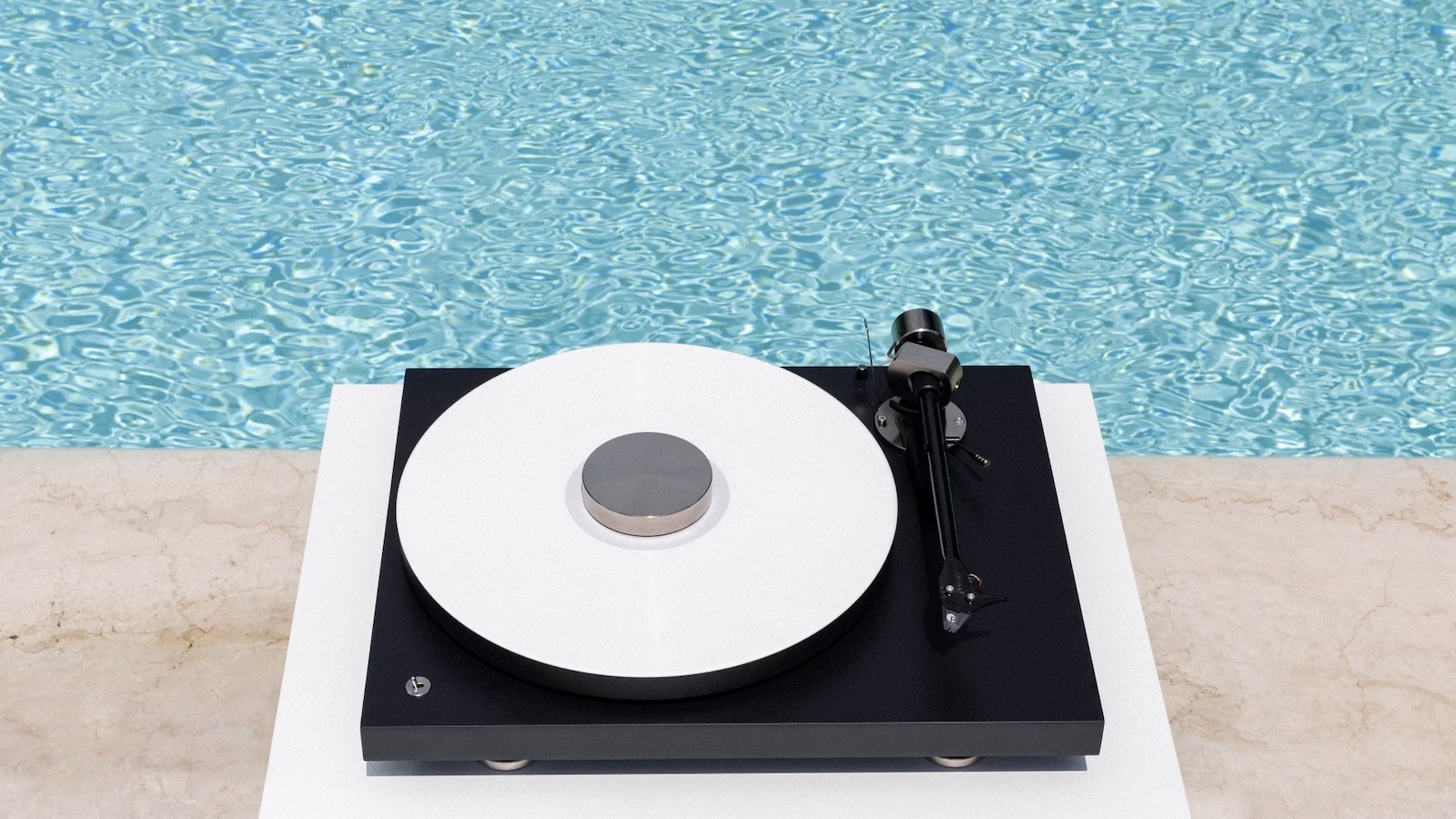 Pro-Ject Audio Systems Debut PRO elegant turntable has a new cartridge ...