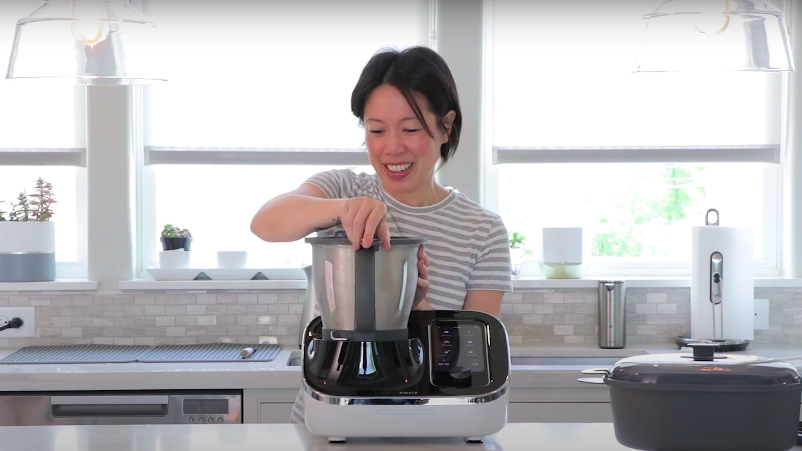 TOKIT Omni Cook smart kitchen appliance replaces 21 gadgets & has 15 ...