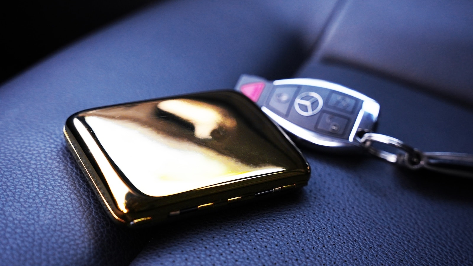 Copper Clean Wallet has a flashy look and self-sterilizing ...