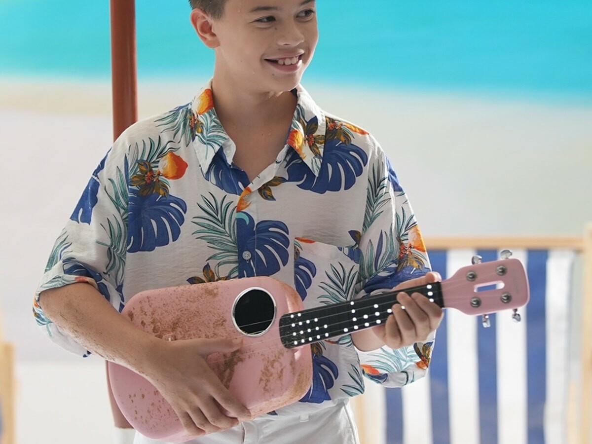 Populele 2 Pro Smart Ukulele teaches you songs from the library in as ...