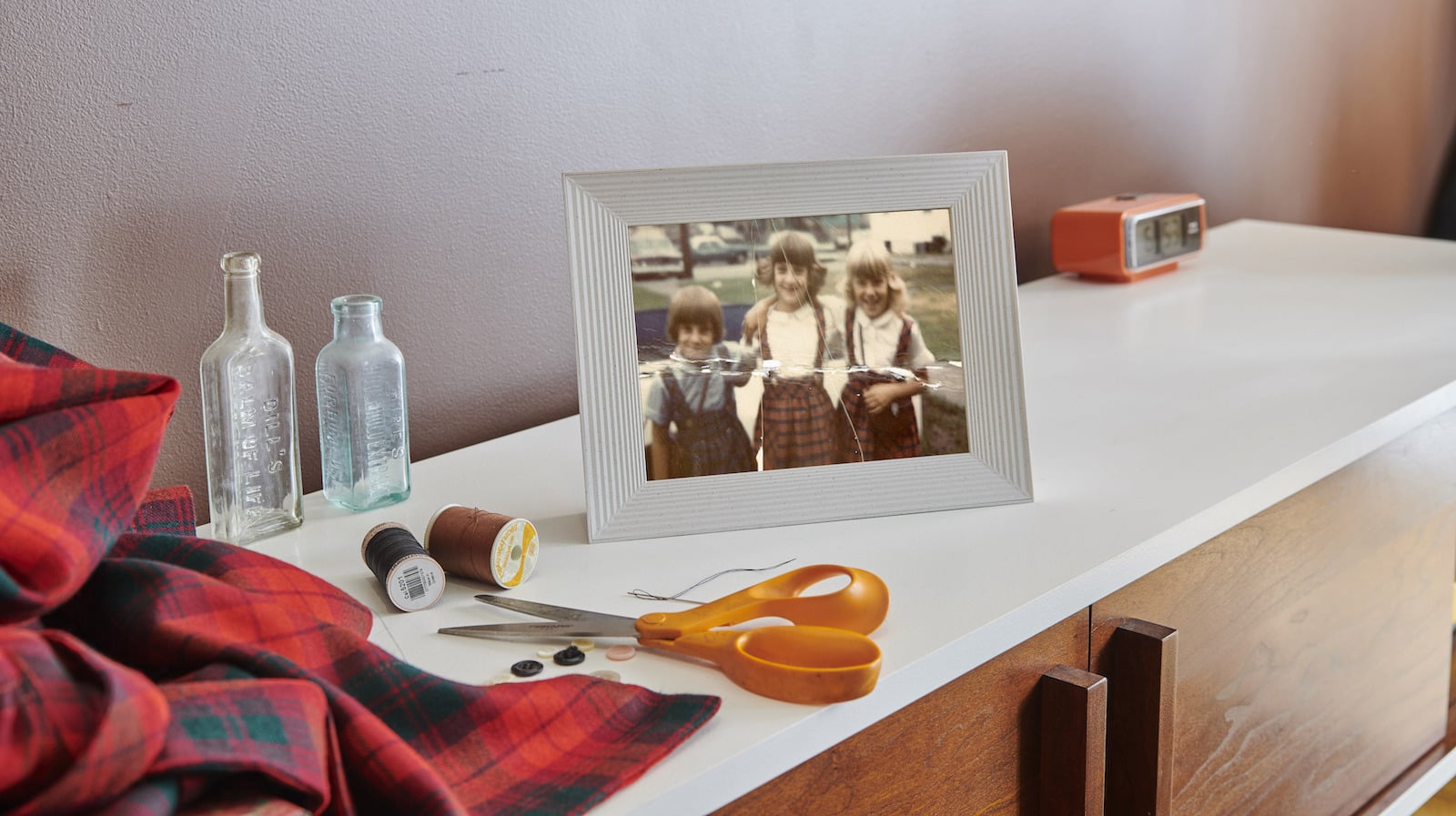 Aura Mason freestanding digital photo frame displays in both Landscape ...