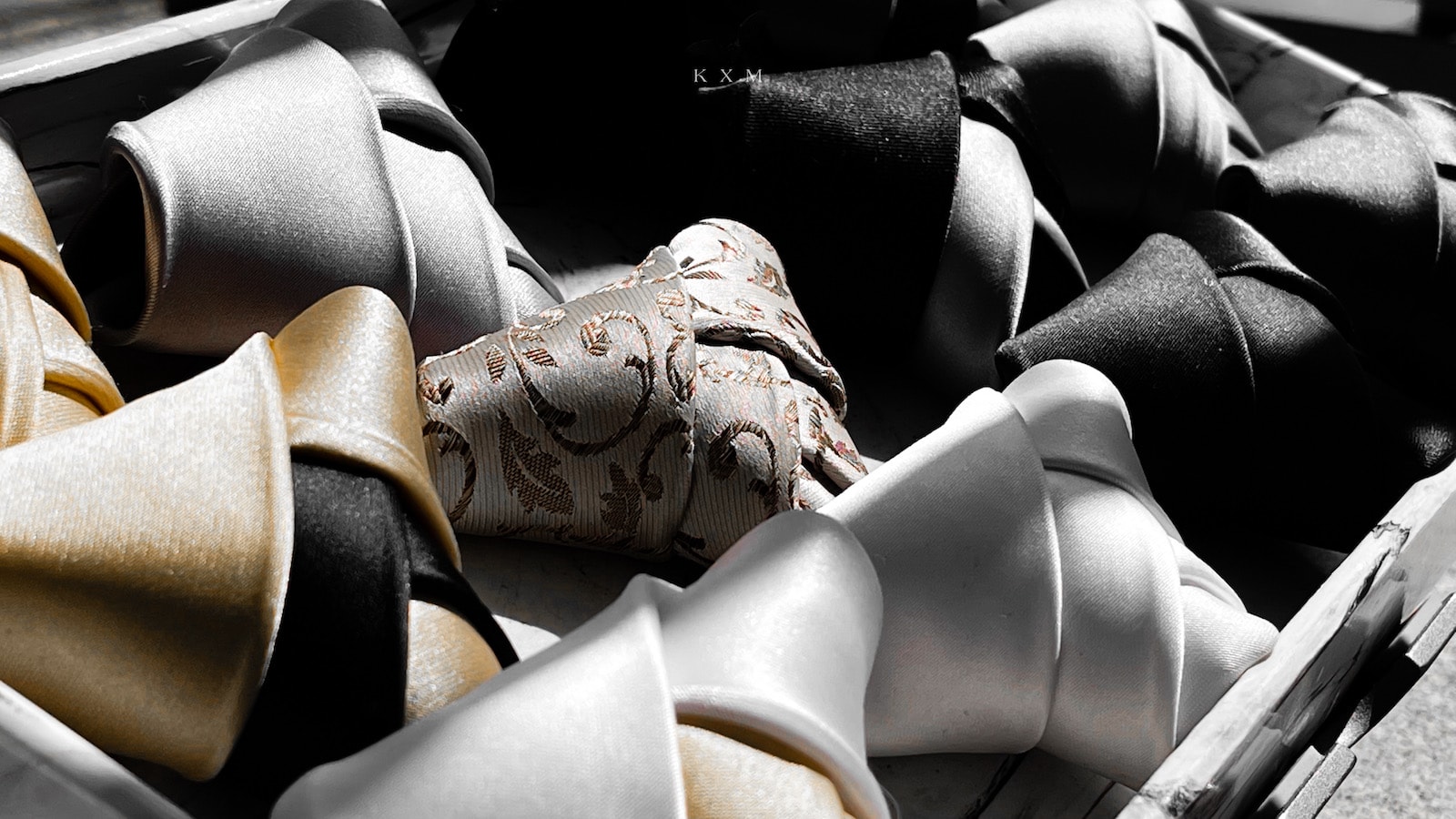 GC Windsor two-piece necktie lets you interchange the entities for ...