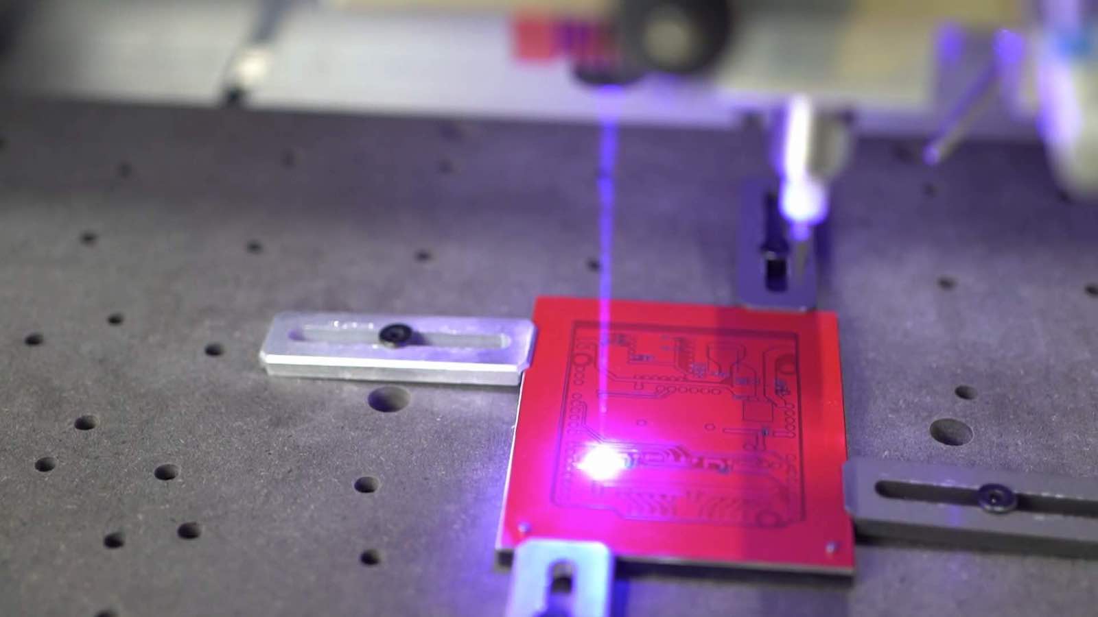 Carvera fully automatic desktop CNC makes machining less complex with smart features | Key ...