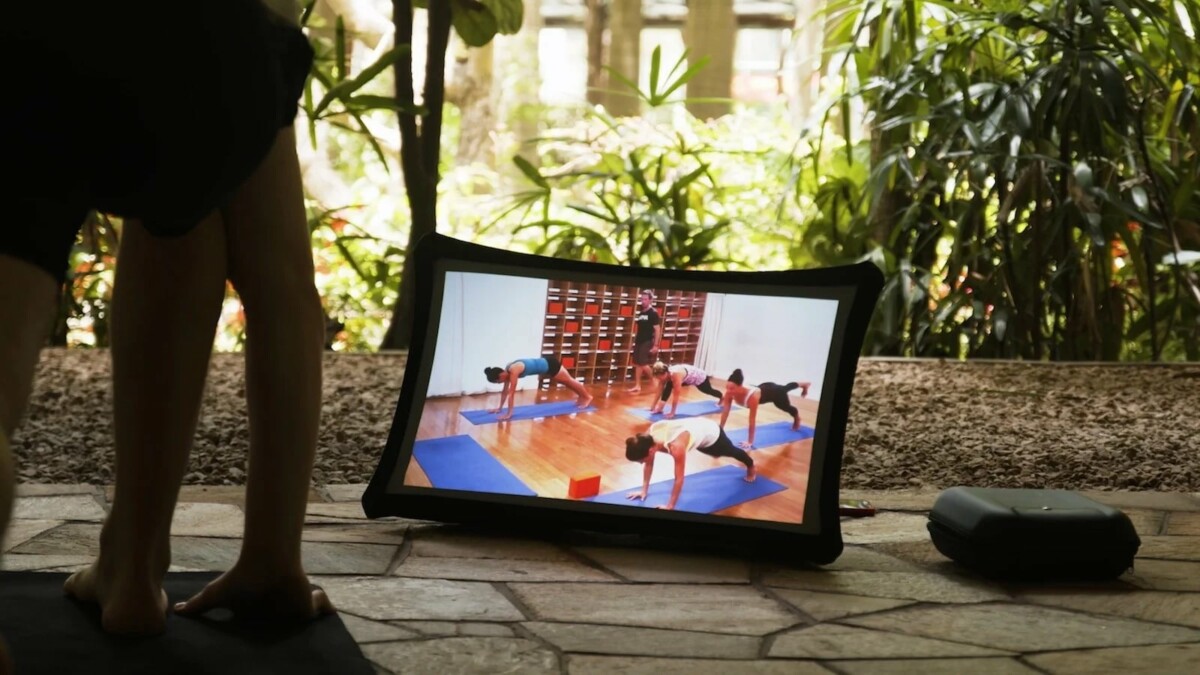 Review: Splay expandable display and projector produces quality images