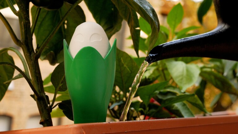 This smart plant sensor helps you care for your indoor greenery