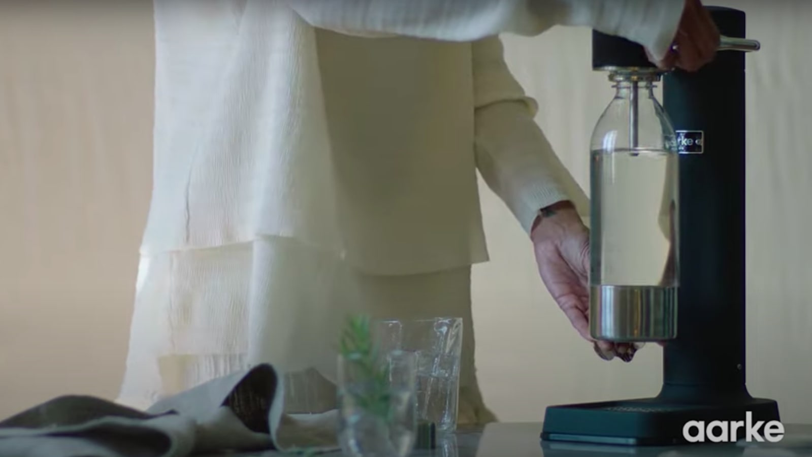 Aarke Carbonator 3 steel sparkling water maker creates perfects bubbles ...